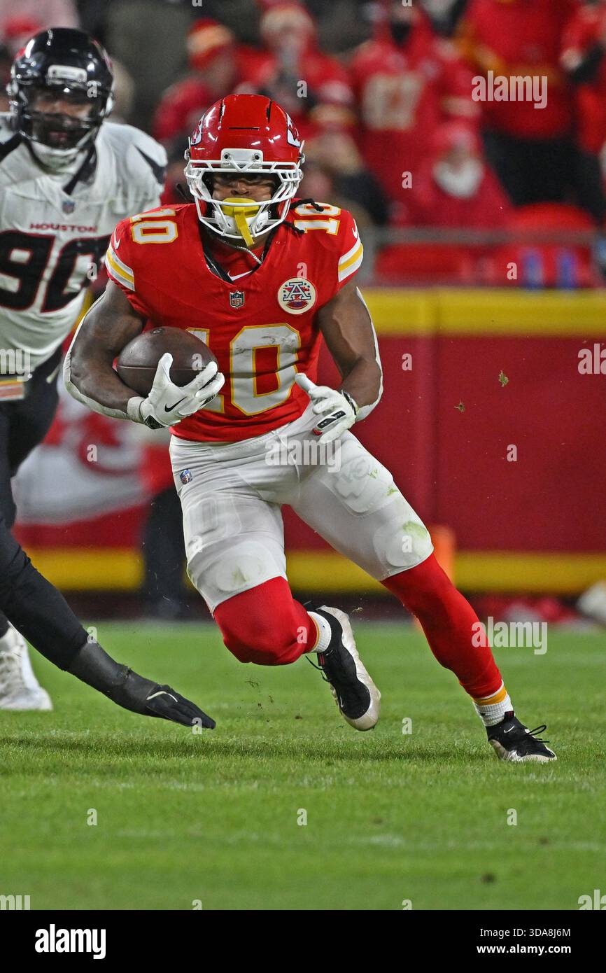 Kansas City Chiefs running back Isiah Pacheco (10) runs up field during ...
