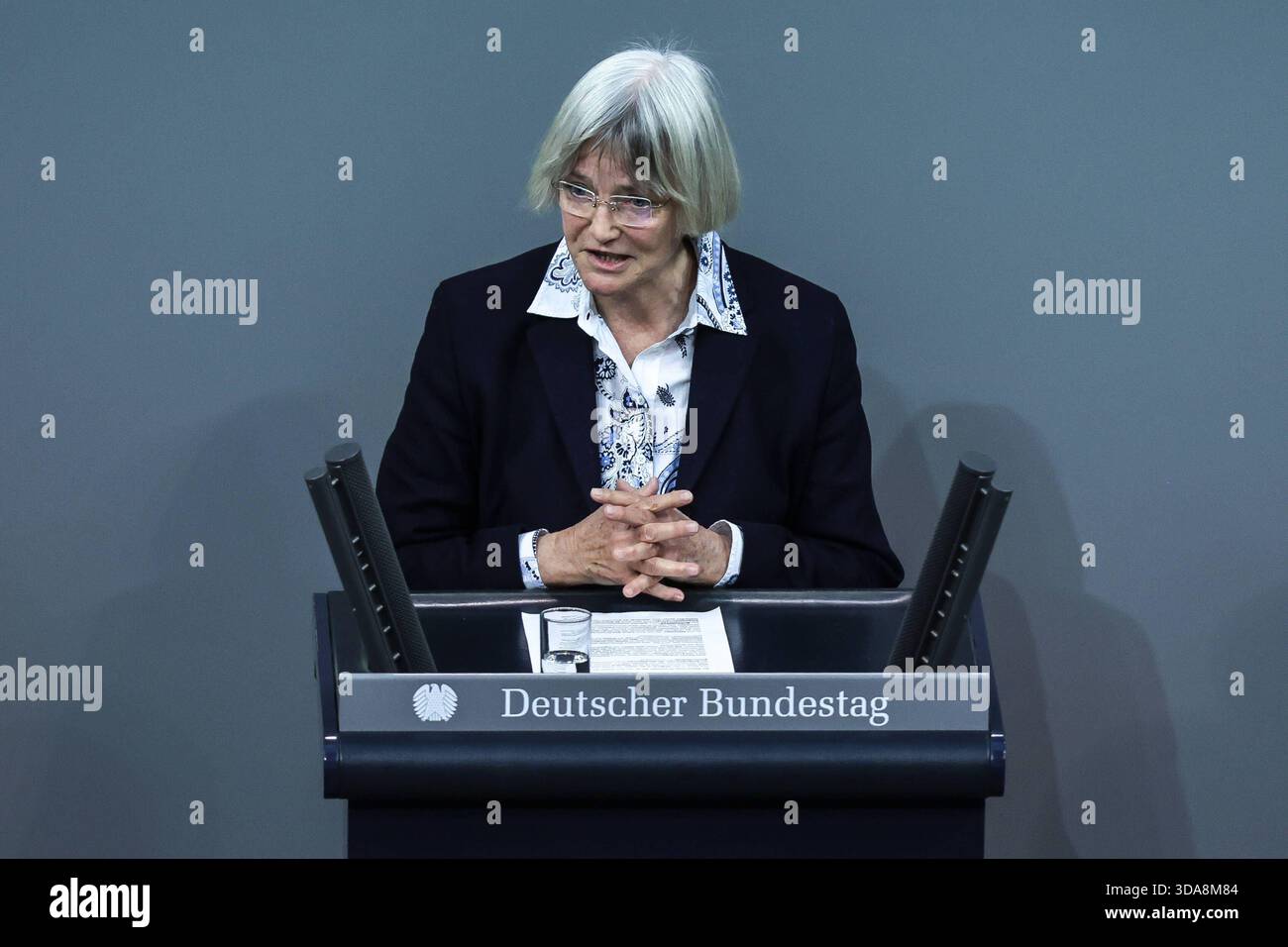 Politik - Deutscher Bundestag - 48. Bundestagssitzung 05.12.2025 ...