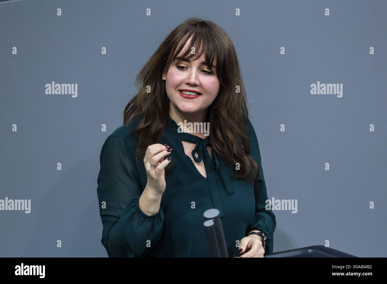 Politik - Deutscher Bundestag - 48. Bundestagssitzung 05.12.2025 ...