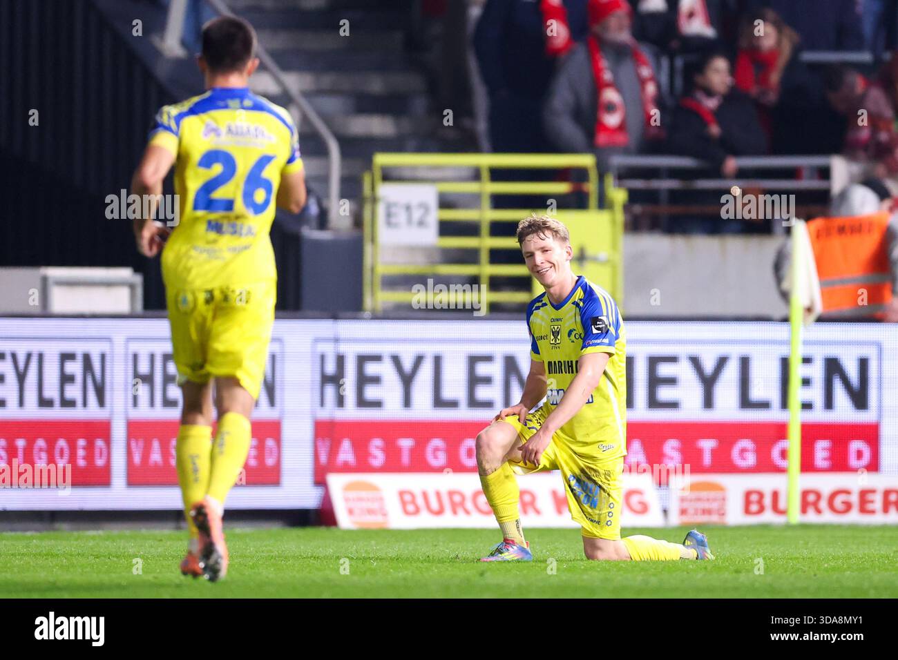 ANTWERPEN, BELGIUM - DECEMBER 3: Robert-Jan Vanwesemael of Sint-Truiden ...