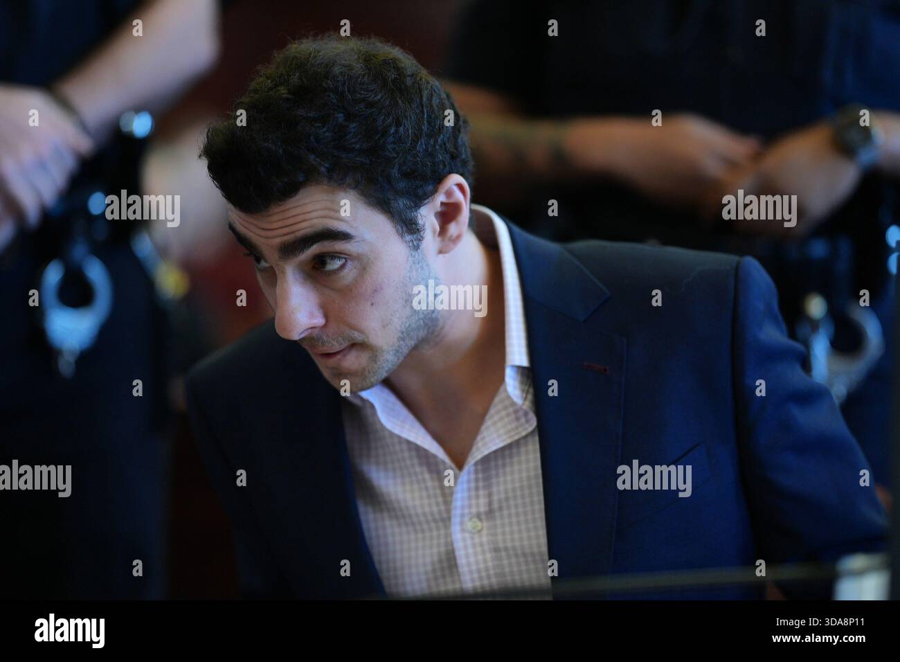 Luigi Mangione appears in Manhattan Criminal Court for an evidence ...