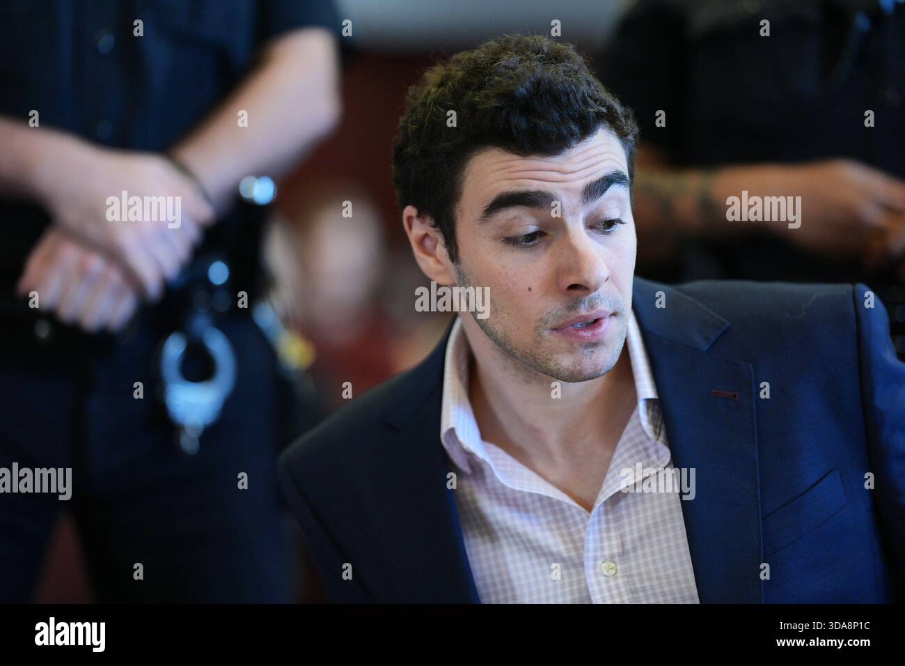 Luigi Mangione appears in Manhattan Criminal Court for an evidence ...