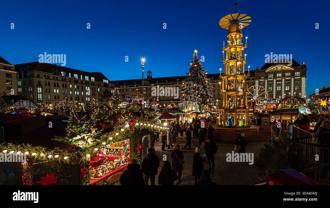 Christmas market dresden striezelmarkt hi-res stock photography and ...