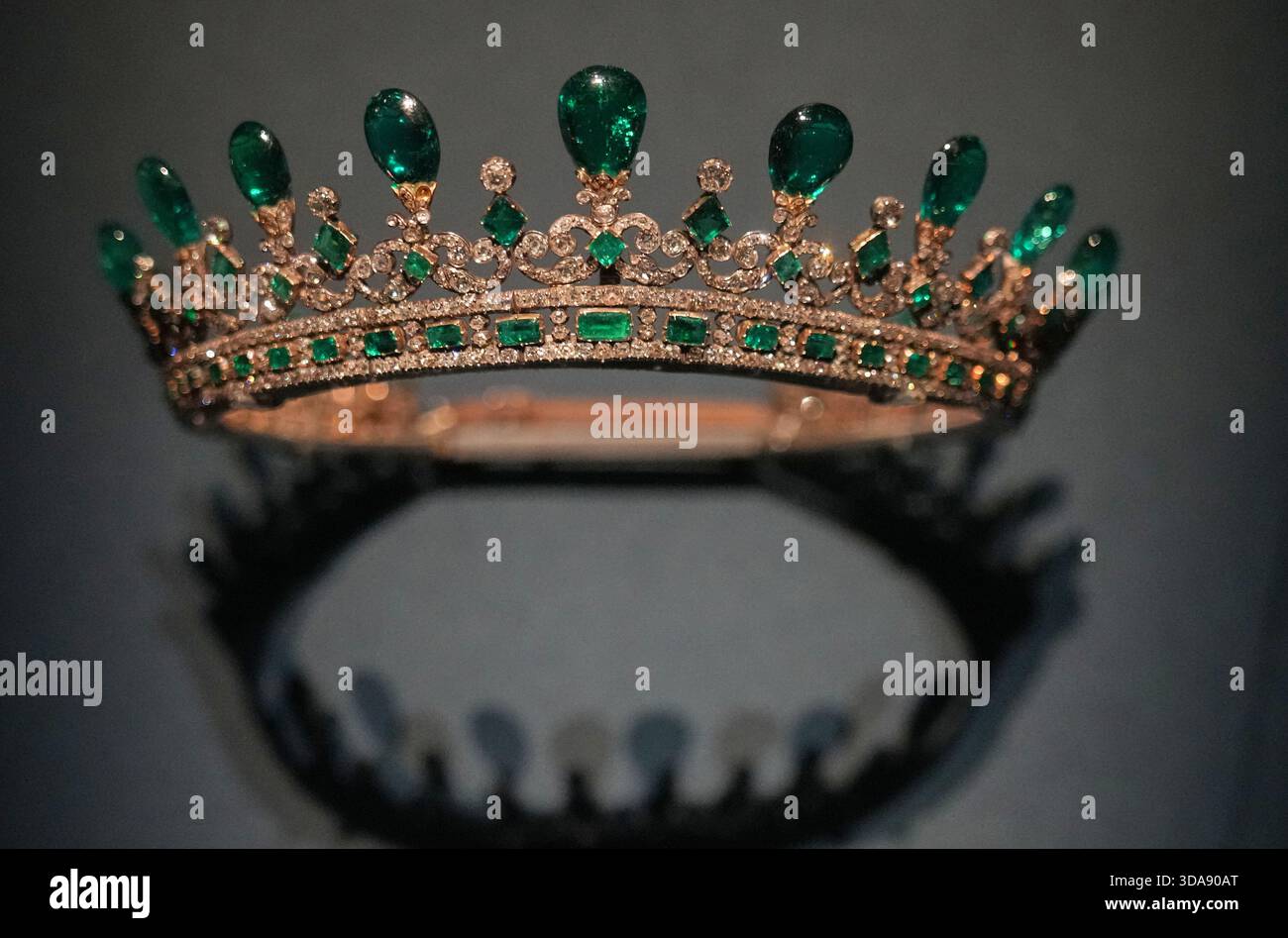 The Queen Victoria's emerald tiara, designed by Prince Albert and ...
