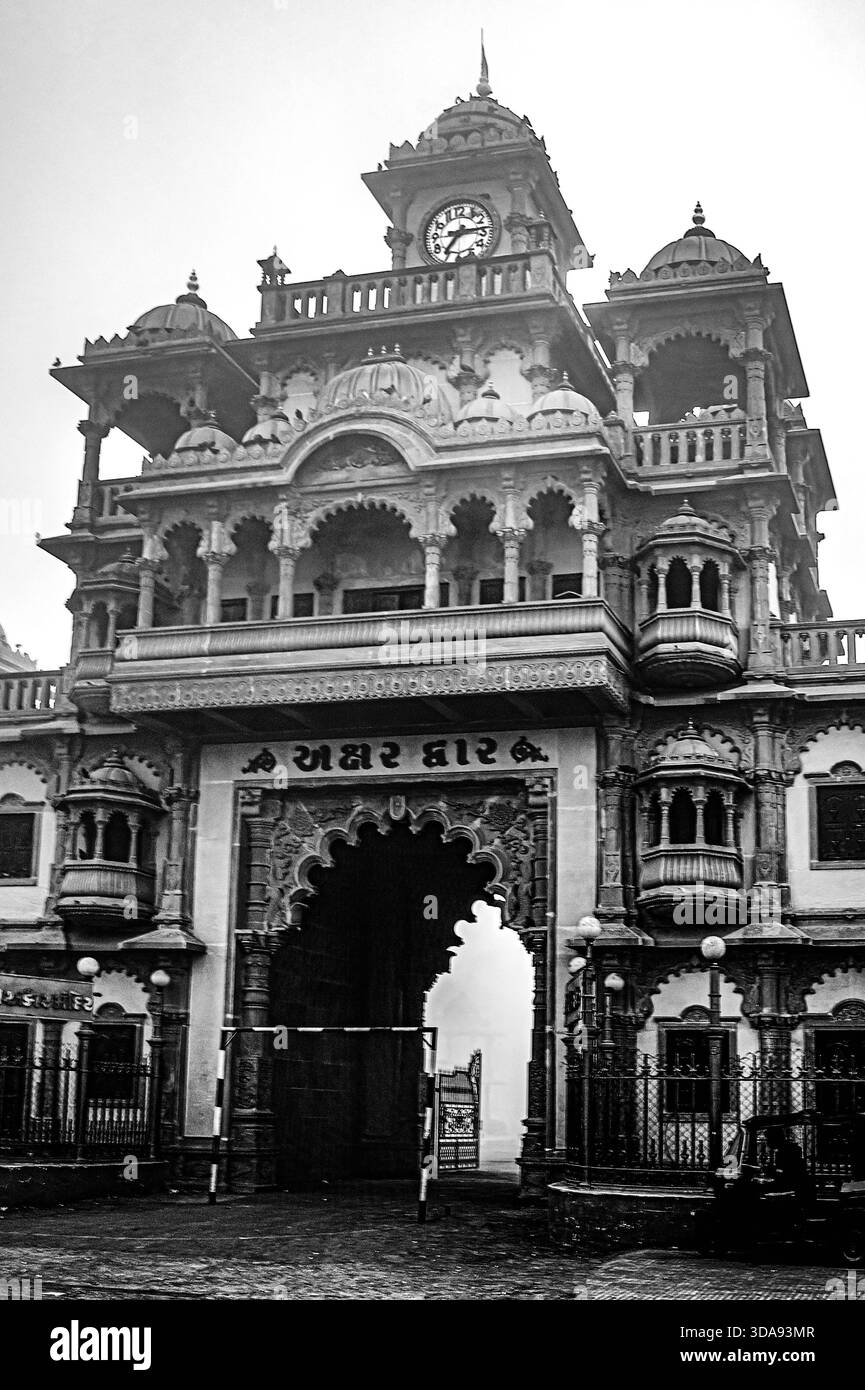 Heritage baps swaminarayan temple Black and White Stock Photos & Images ...