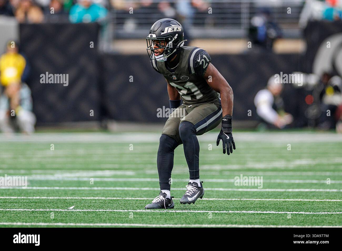 New York Jets cornerback Brandon Stephens (21) lines up for play during ...