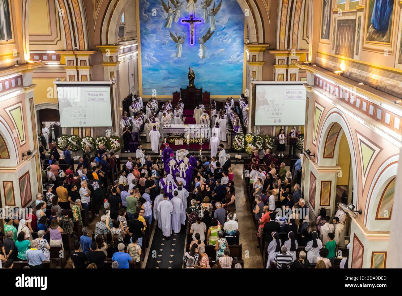 Sao Paulo, SP, Brazil. December 02, 2025. Mourners and clergy attend a ...