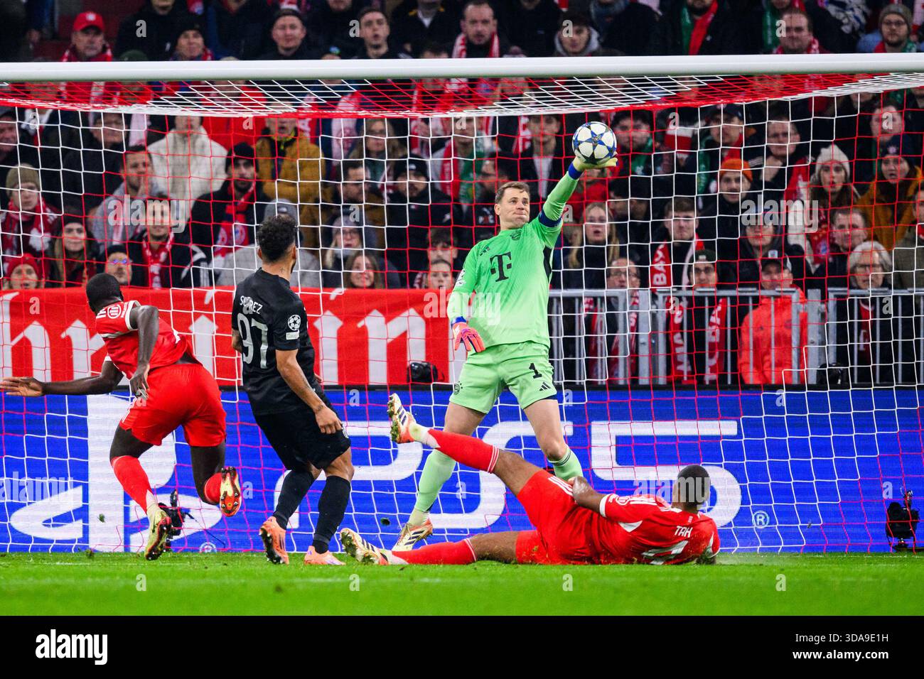 09 December 2025, Bavaria, Munich: Soccer: Champions League, Bayern ...