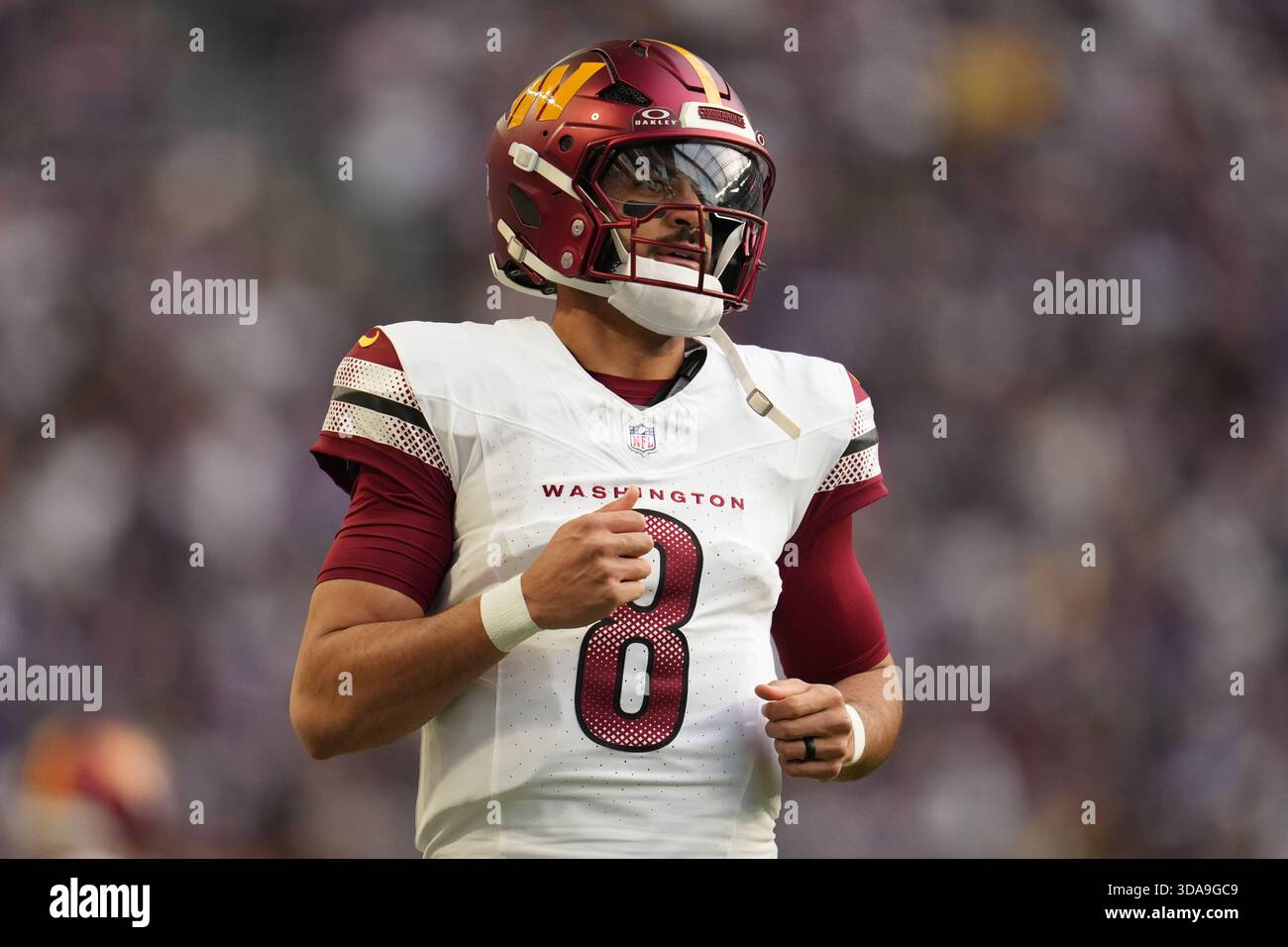 Washington Commanders quarterback Marcus Mariota (8) stands on the ...