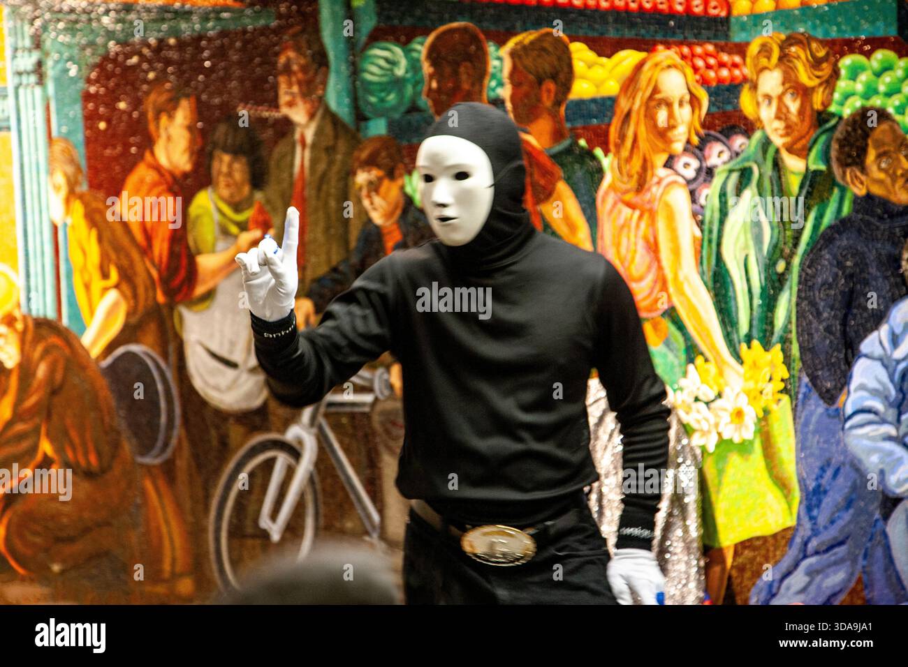 Artist public hi-res stock photography and images - Alamy