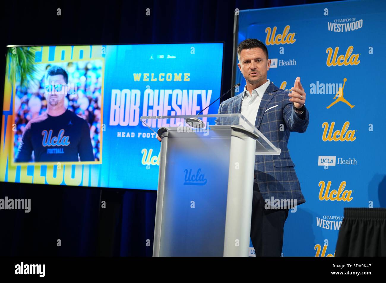Bob Chesney speaks during his introduction as the new head coach for ...
