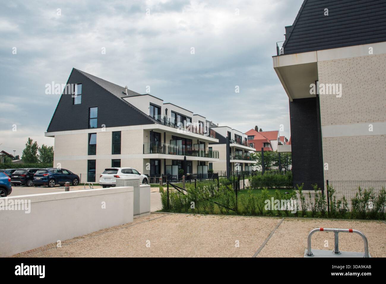Example of modern low-rise residential architecture in resorts with ...