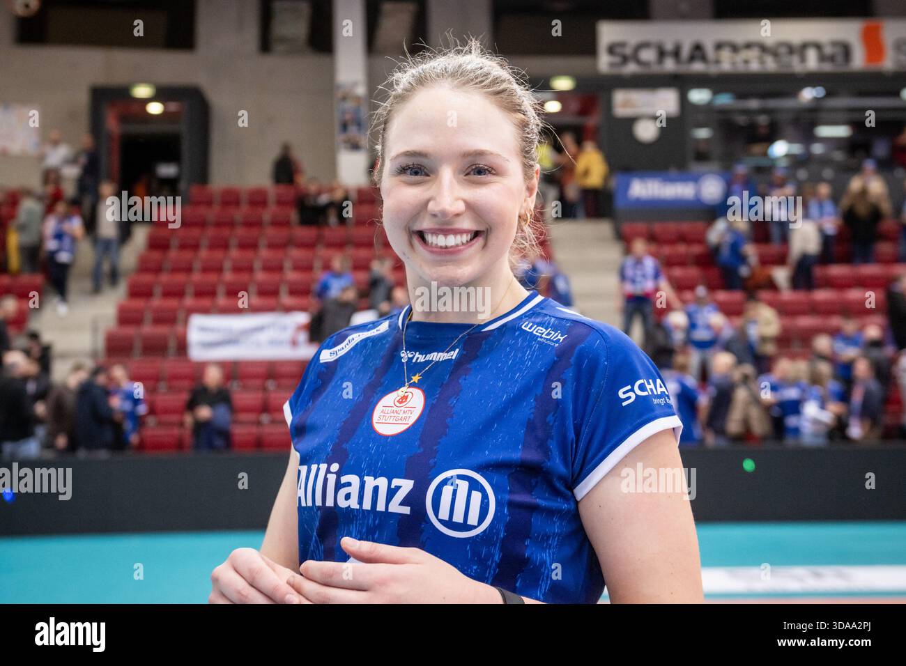 Eleanor Holthaus (Allianz MTV Stuttgart, #08) - visibly happy, joy ...