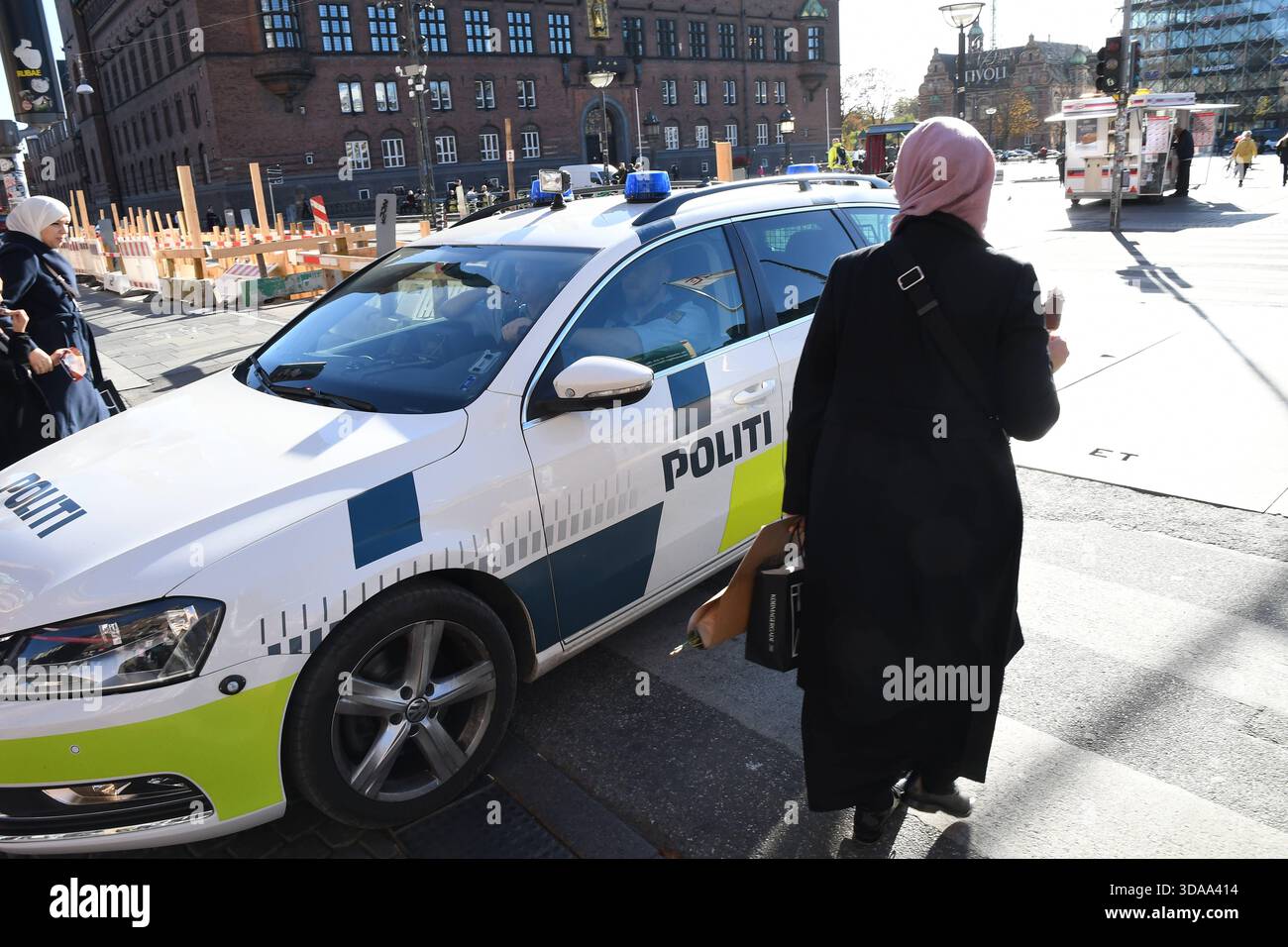 Copenhagen/Denmark 18.October 2018.. Dnaihs police car turning to ...