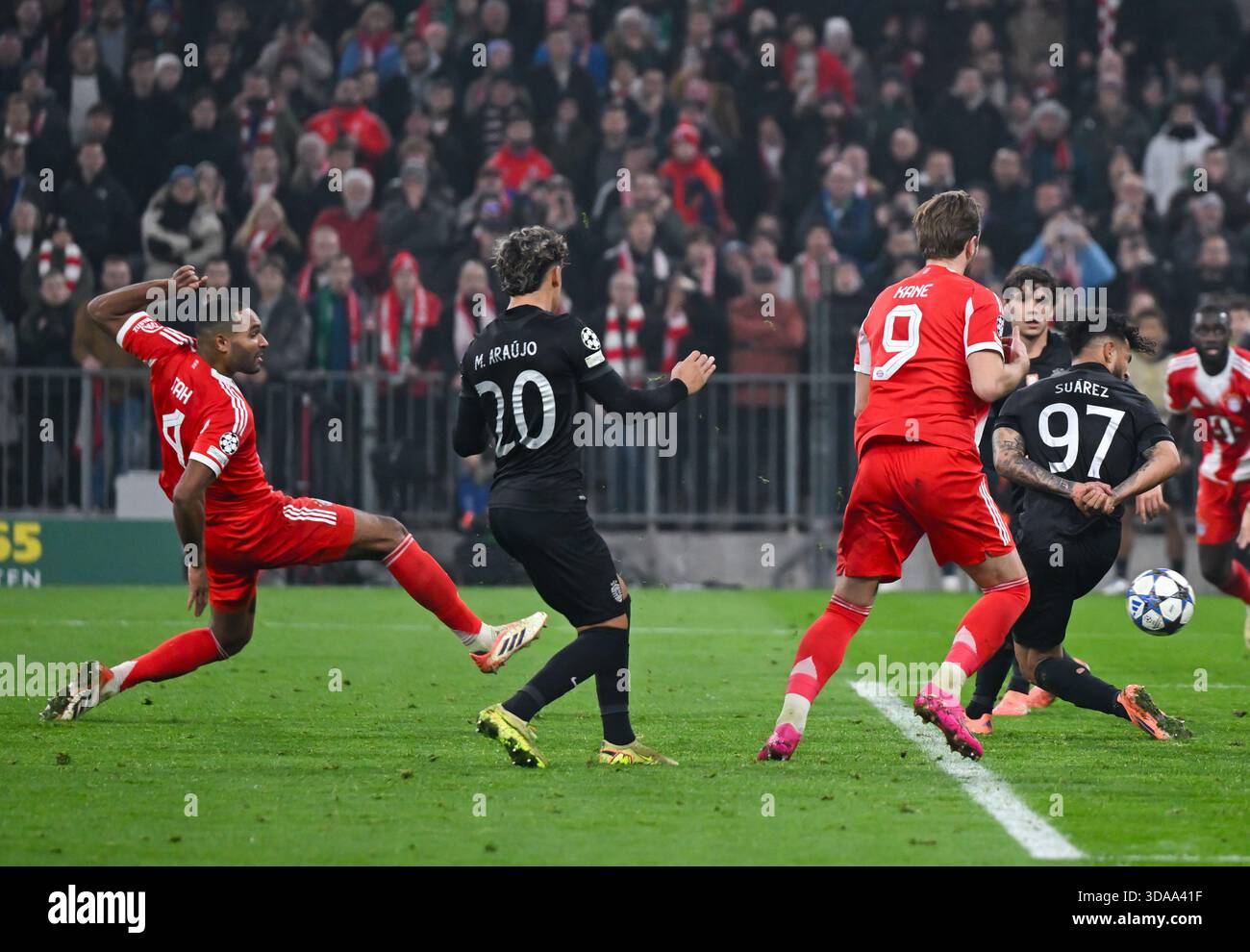 09 December 2025, Bavaria, Munich: Soccer: Champions League, Bayern ...