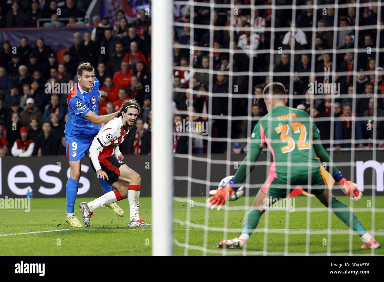 EINDHOVEN - (l-r) Alexander Sorloth of Atletico de Madrid, Yarek ...