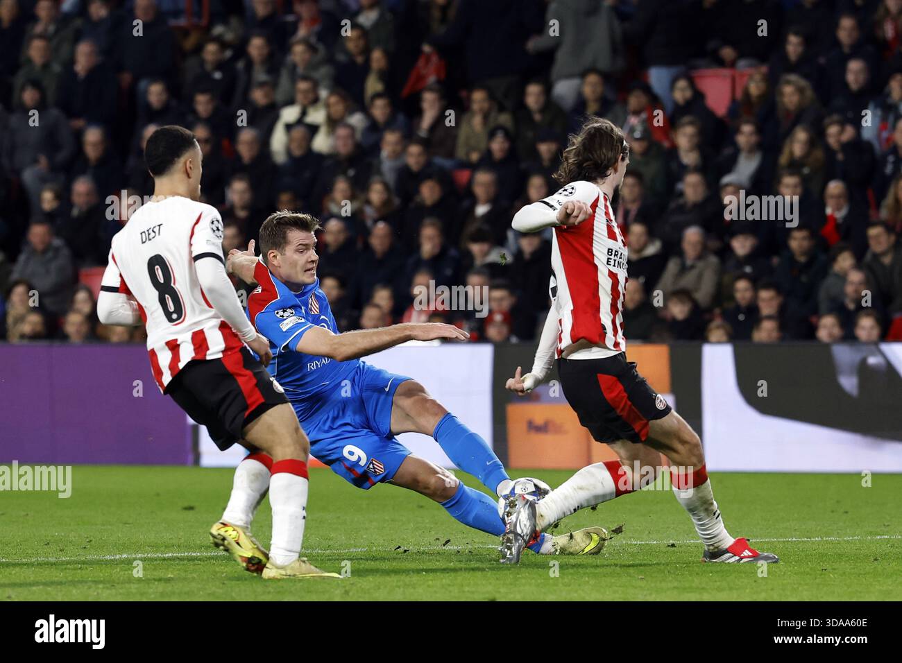 EINDHOVEN - (l-r) Sergino Dest of PSV Eindhoven, Alexander Sorloth of ...