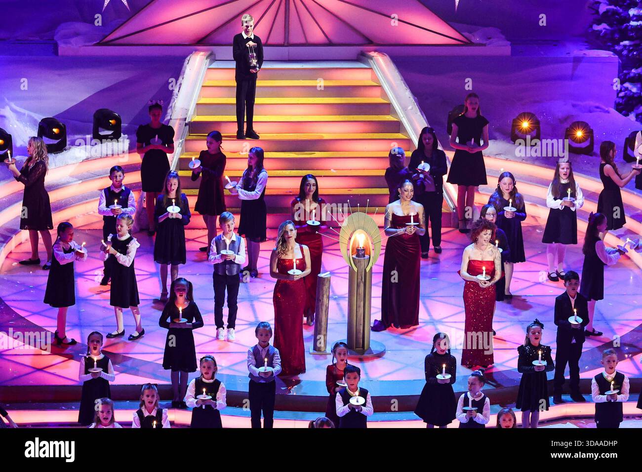 No Angels - v.l. Sandy Mölling, Nadja Benaissa, Friedenslichtkind 2025 Florian Mitter, Jessica ...