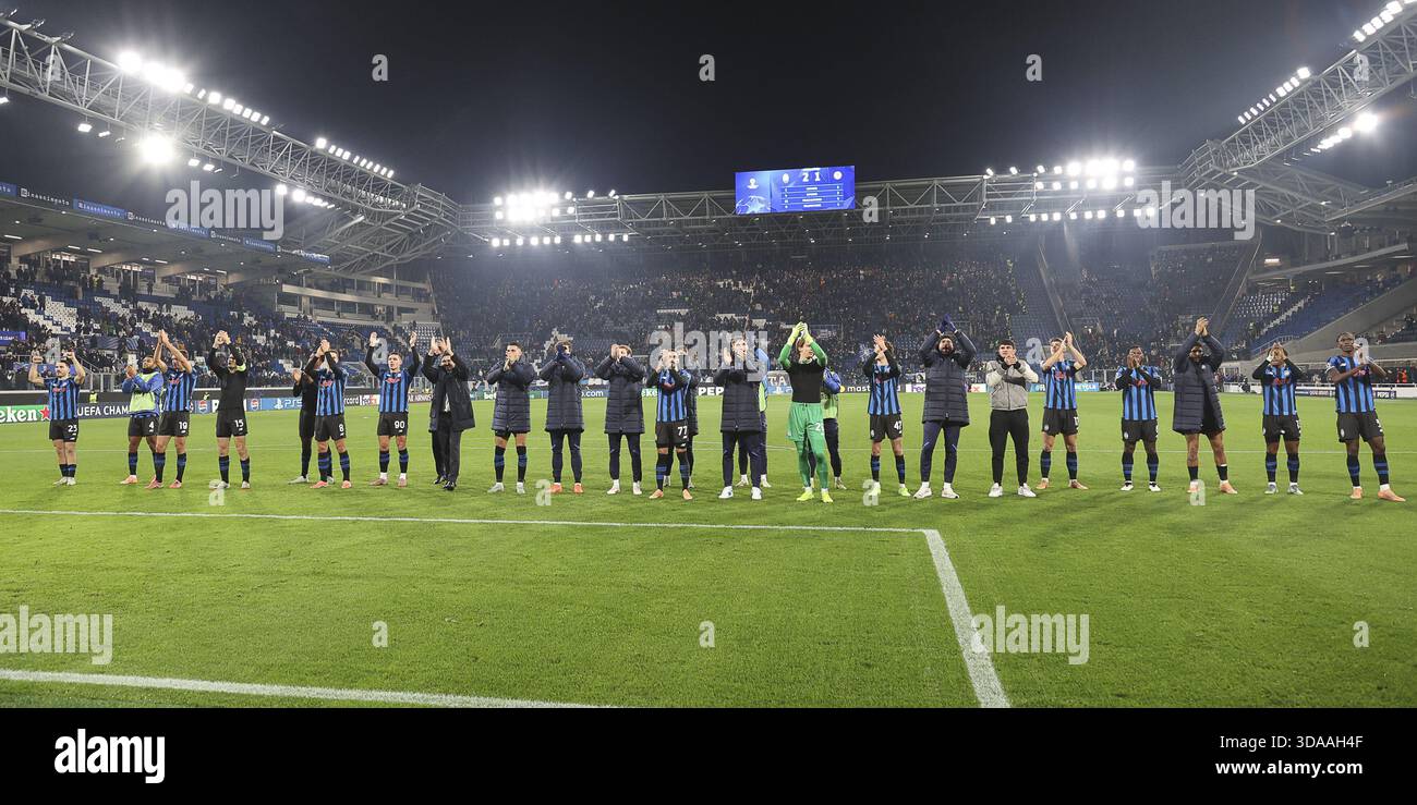 Atalanta players applaud the fans following the final whistle during ...