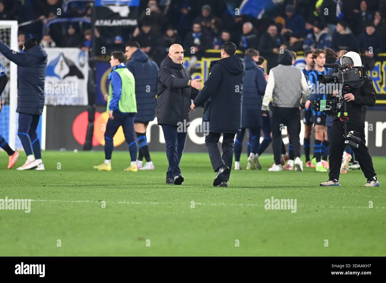 Enzo Maresca (Chelsea Fc) greetings Raffaele Palladino (Atalanta Bc ...