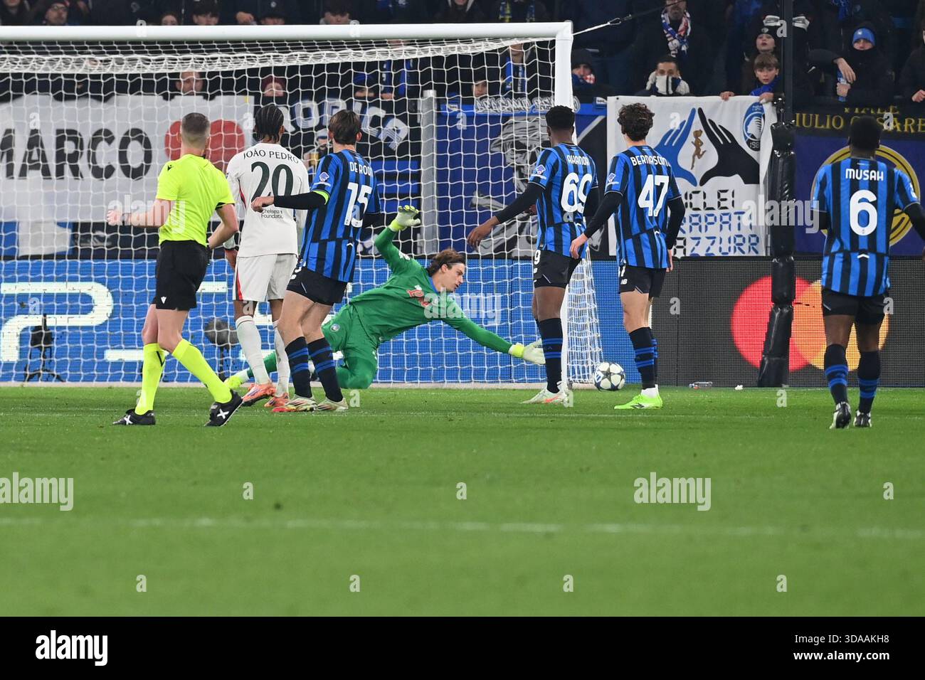Marco Carnesecchi (Atalanta Bc) good save during Atalanta BC vs Chelsea ...