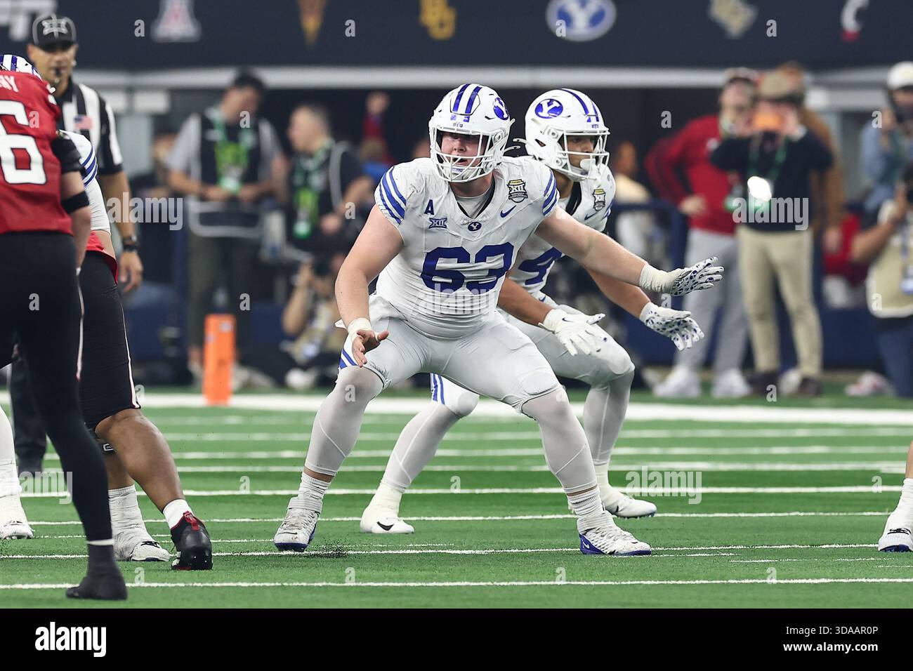 ARLINGTON, TX - DECEMBER 06: BYU Cougars offensive lineman Bruce ...