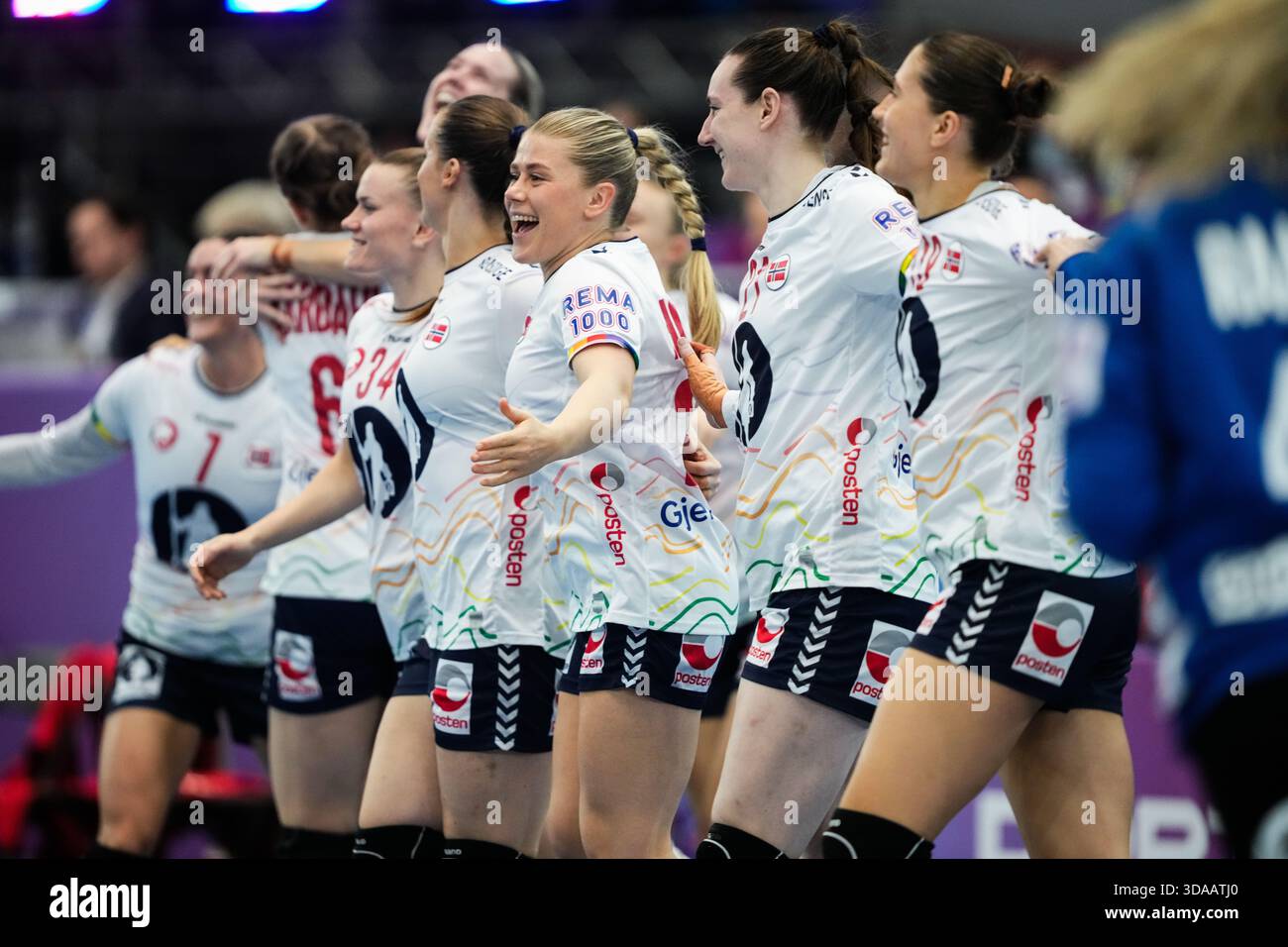 Dortmund, Germany 20251209. The handball girls celebrate their victory ...