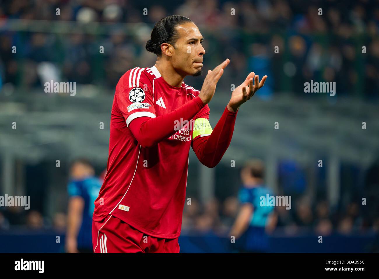 Virgil van Dijk (Liverpool FC) claps his hands during the UEFA ...