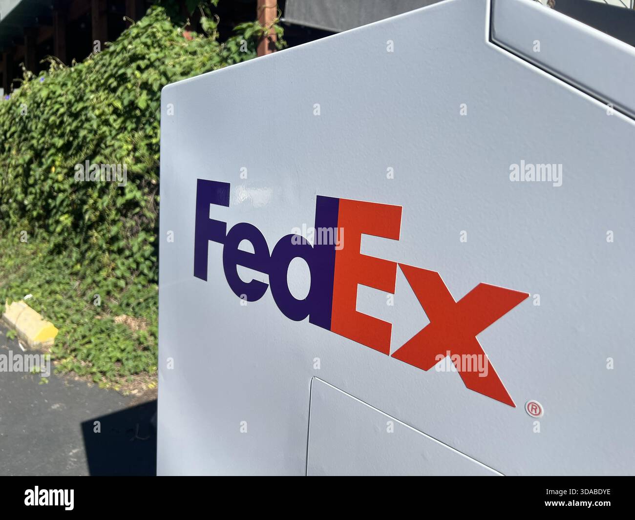 Close-up of a FedEx drop box with greenery in the background, Lafayette ...