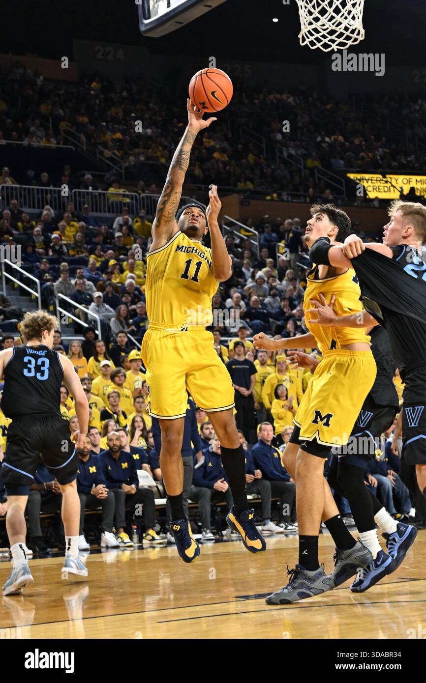 ANN ARBOR, MI - DECEMBER 09: Michigan Wolverines guard Roddy Gayle Jr ...