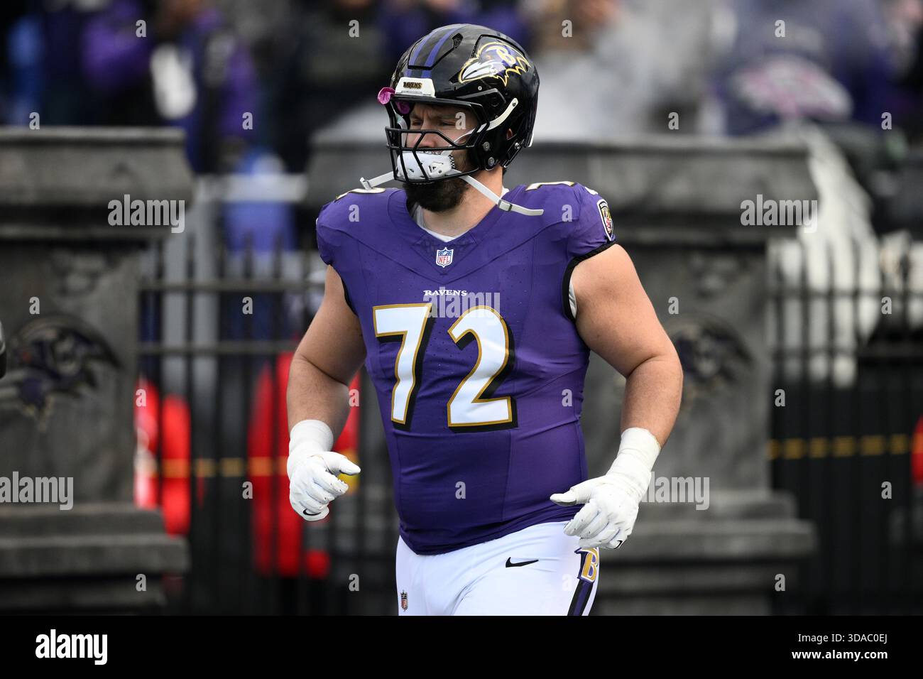 Baltimore Ravens guard Andrew Vorhees (72) takes to the field before an ...