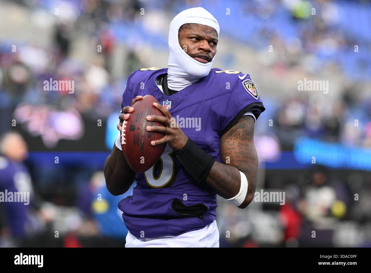 Baltimore Ravens quarterback Lamar Jackson (8) warms up before an NFL ...