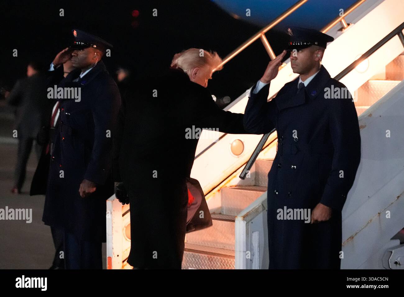 President Donald Trump boards Air Force One at Wilkes-Barre/Scranton ...