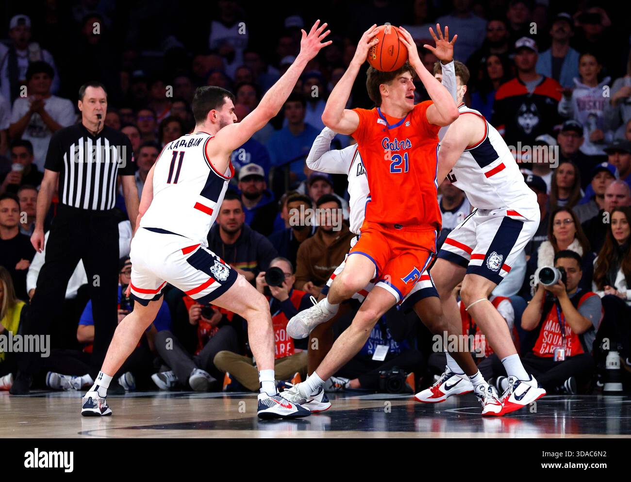 Florida forward Alex Condon (21) drives to the basket against UConn ...