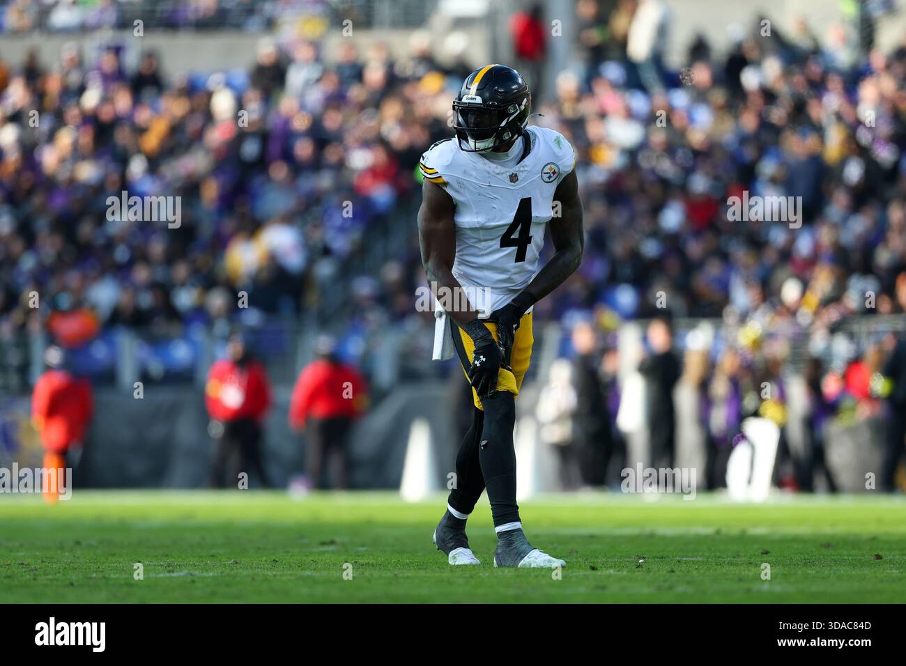 Pittsburgh Steelers wide receiver DK Metcalf (4) gets in position ...