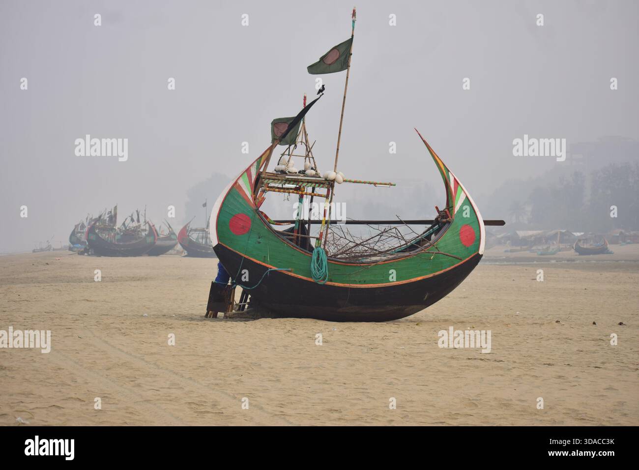 Sampan boat hi-res stock photography and images - Alamy