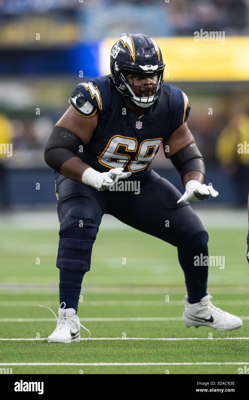 Los Angeles Chargers guard Jamaree Salyer (68) takes his stance during ...