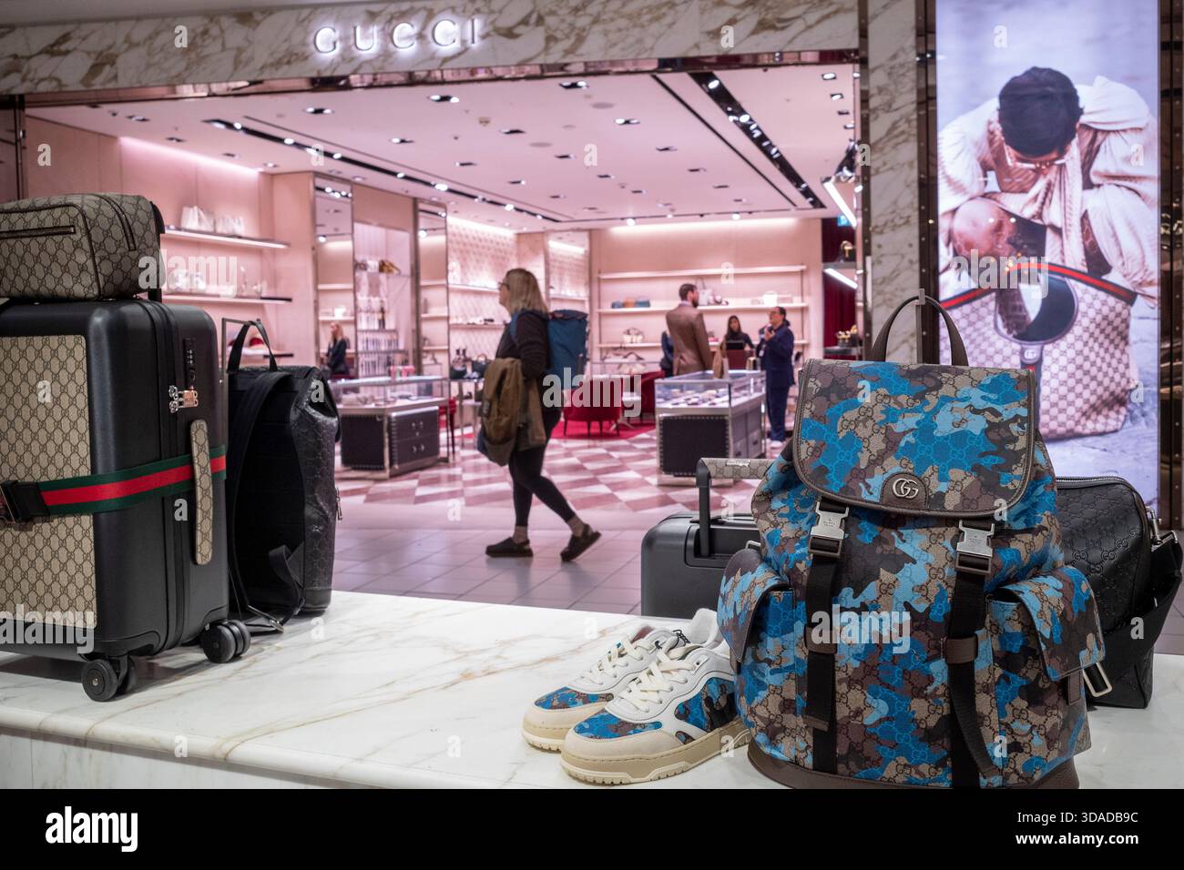 London, UK. 10 December 2025. Passengers at Heathrow Airport Terminal 3 ...