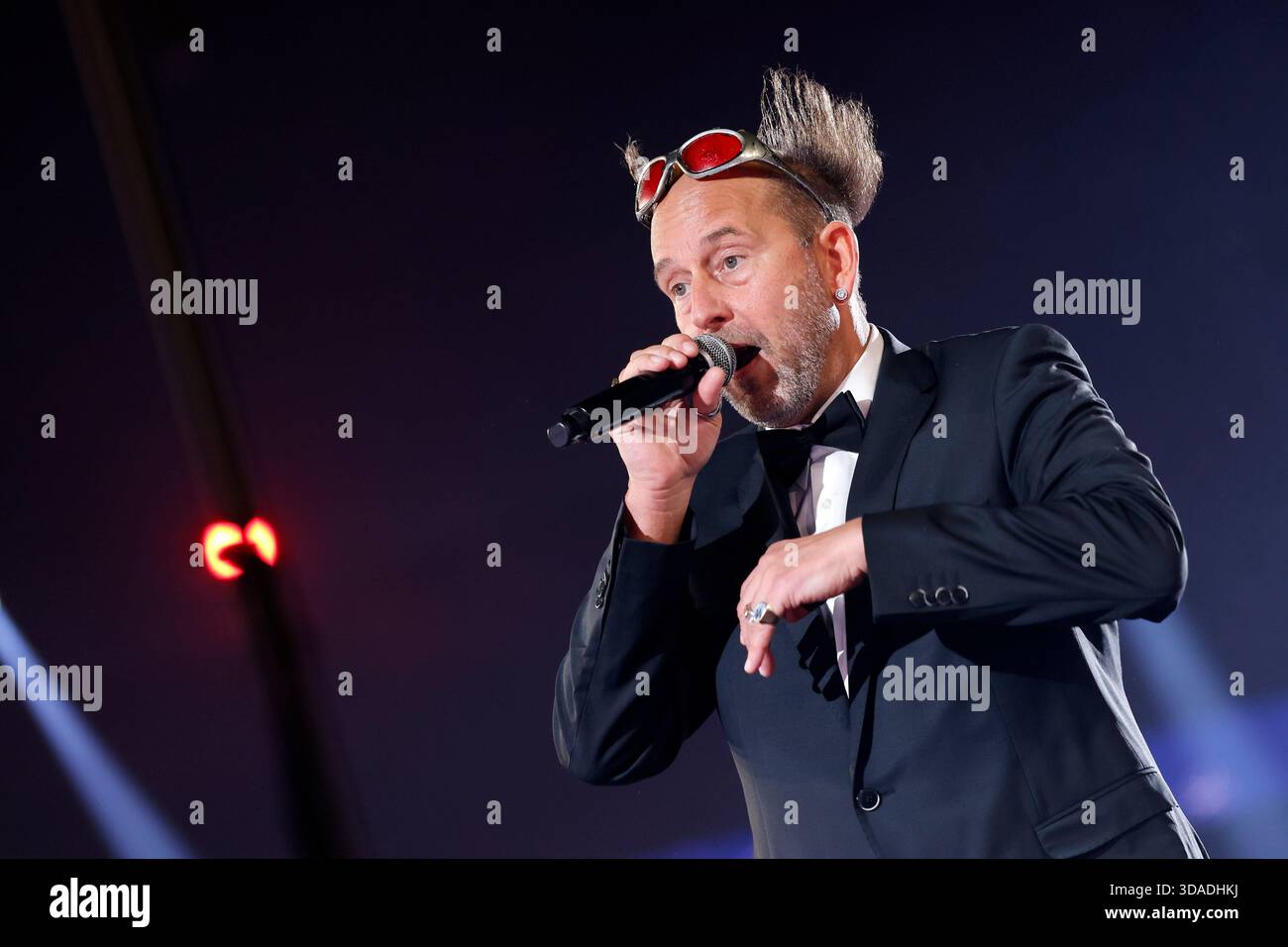 Moderator Tom Lehel at the sing-along concert 'Let's Sing Christmas ...