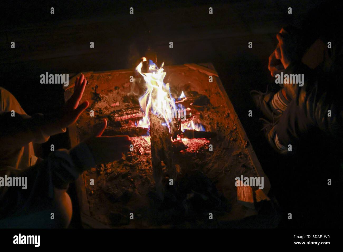 Cozy bonfire night provides hi-res stock photography and images - Alamy