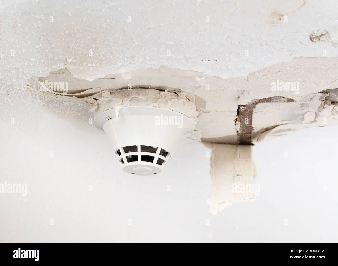 Pipe burst in ceiling hi-res stock photography and images - Alamy