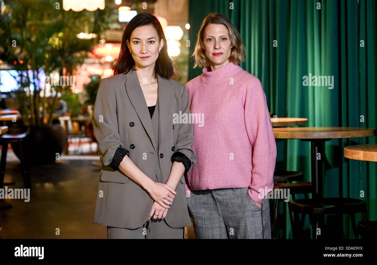 PRODUCTION - 03 December 2025, Berlin: The actresses Anja Pahl (r) and ...