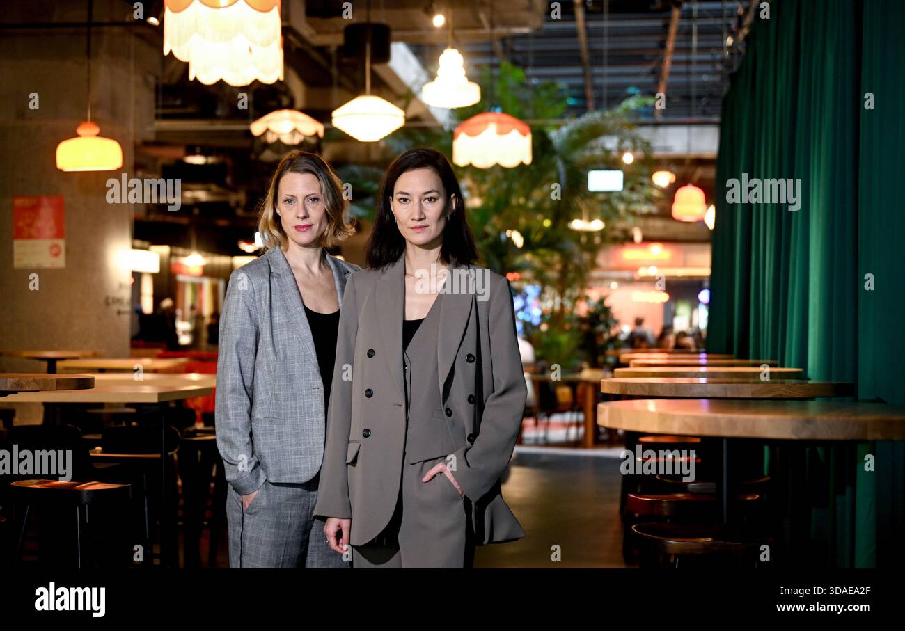 PRODUCTION - 03 December 2025, Berlin: The actresses Anja Pahl (l) and ...