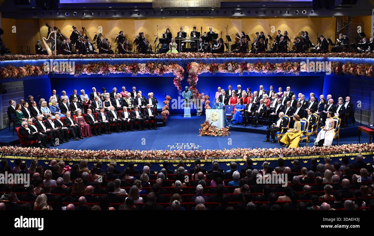 Overview of the podium with the Nobel laureates and the royal family ...