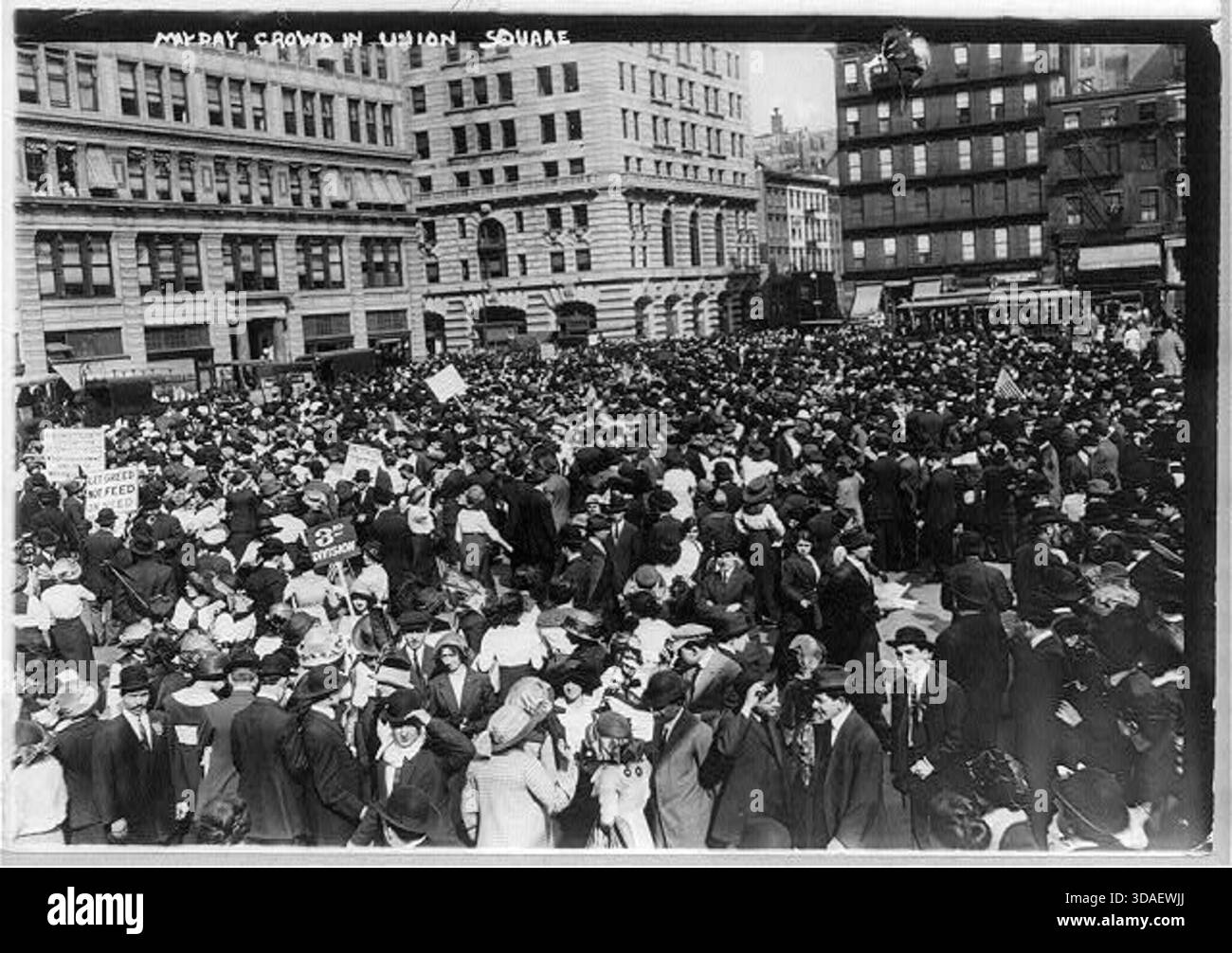 Crowd labor reform Black and White Stock Photos & Images - Alamy