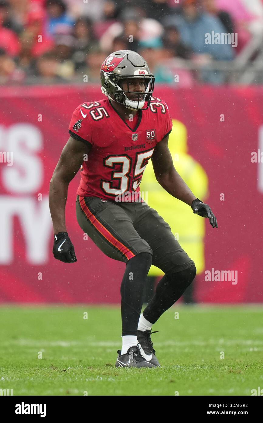Tampa Bay Buccaneers cornerback Jamel Dean (35) defends in the ...