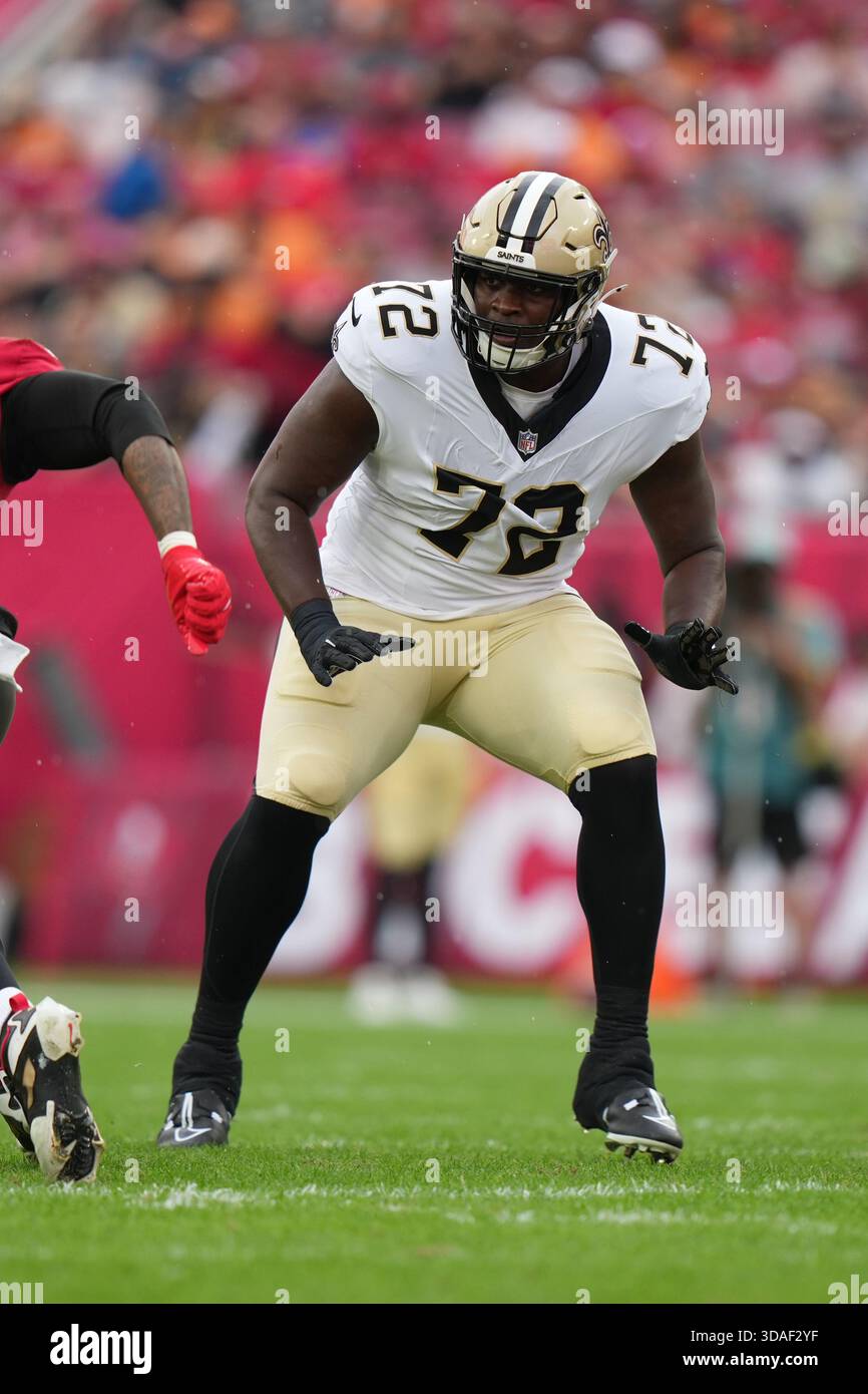 New Orleans Saints offensive tackle Asim Richards (72) protecsts the ...
