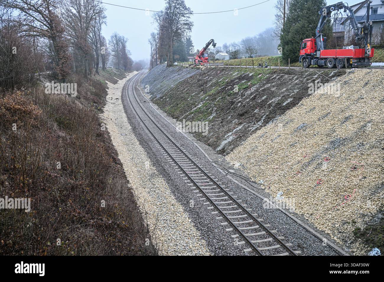 09 December 2025, Baden-Württemberg, Riedlingen: View of the railroad ...
