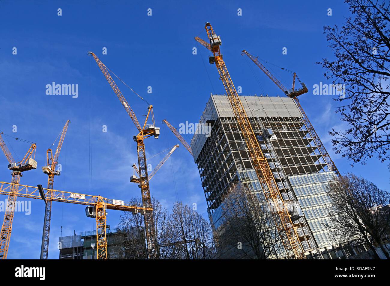 The BVK headquarters (Bavarian Pension Fund) is a new, three-part ...