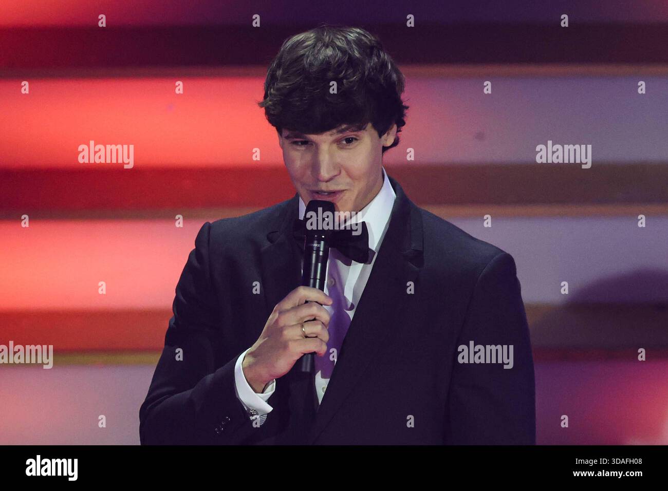 Saenger Wincent Weiss - ARD Live Show Adventsfest der 100.000 Lichter ...
